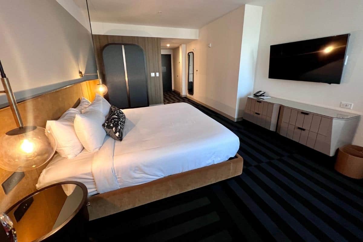 Stay in Style at Hotel Indy in Downtown Indianapolis, IN