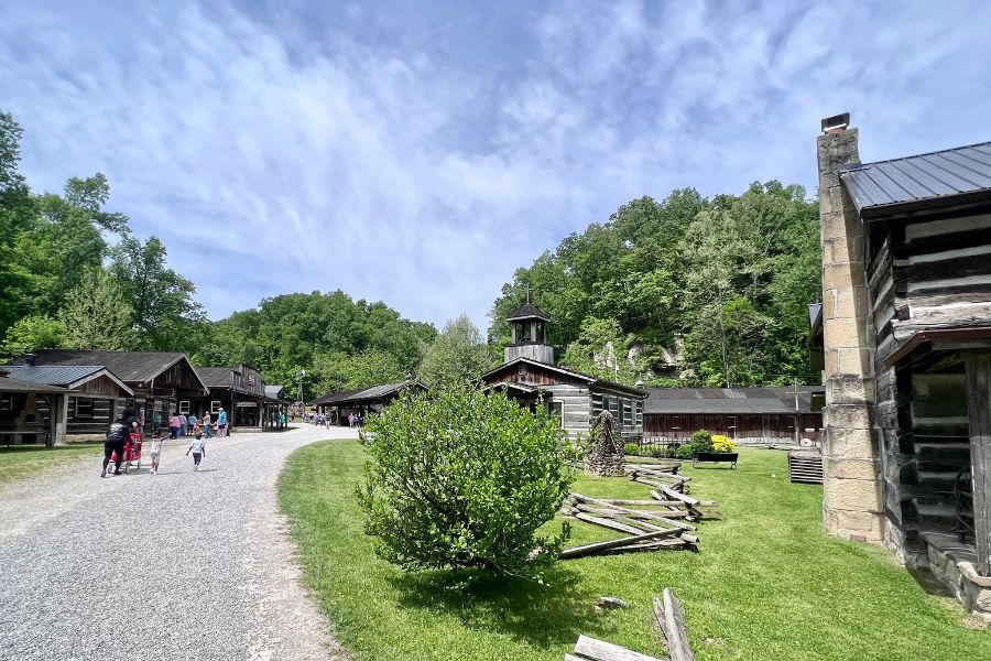 Tips For Visiting Heritage Farm in Huntington, West Virginia