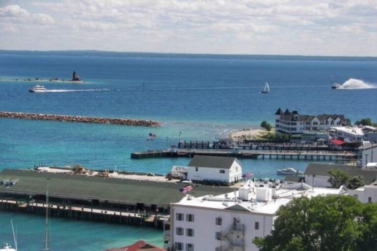 4 Reasons to Visit Mackinac Island in the Fall