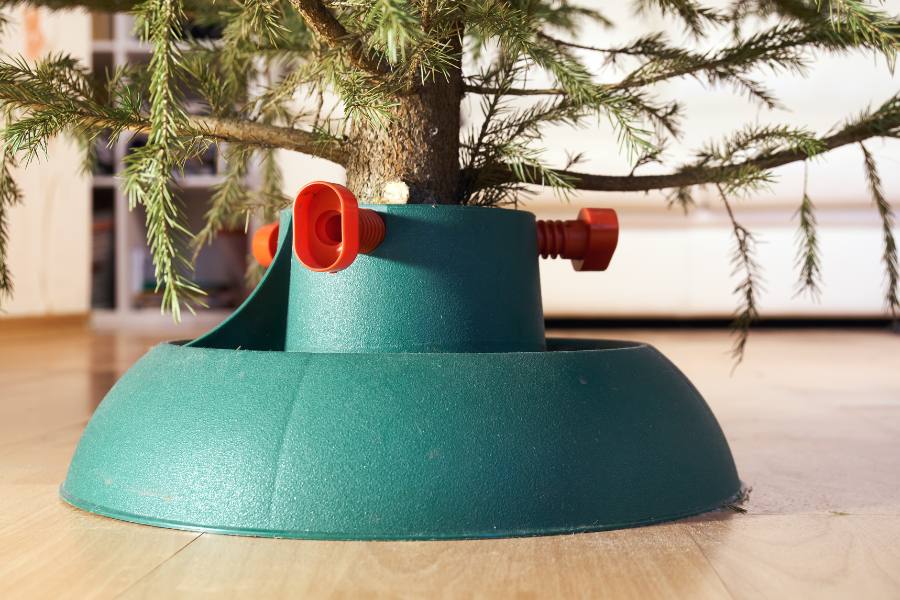 Tips for Selecting and Taking Care of a Real Christmas Tree